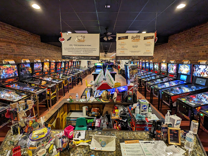 Game on, space cadets! This arcade's layout is more inviting than a freshly-waxed Pac-Man maze.