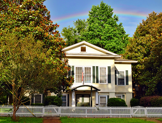 Southern charm personified. This historic home is so picturesque, it makes rainbows jealous. Norman Rockwell, eat your heart out!