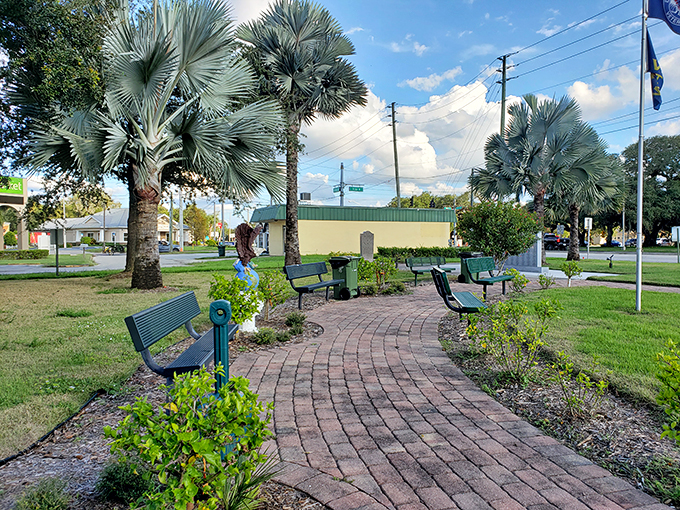 A slice of paradise in the heart of LaBelle. This park is more refreshing than a glass of fresh-squeezed Florida orange juice.