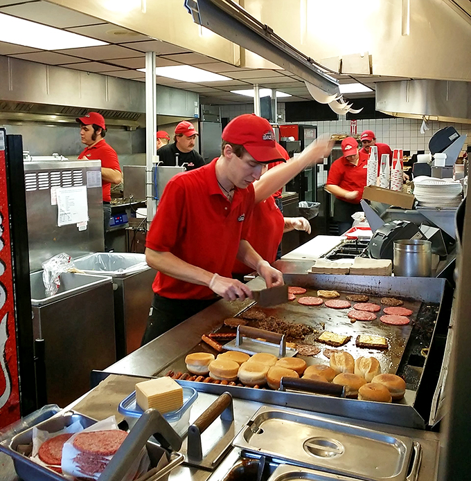 The kitchen choreography at Al's: A well-oiled machine of burger-flipping, fry-dunking culinary artistry.