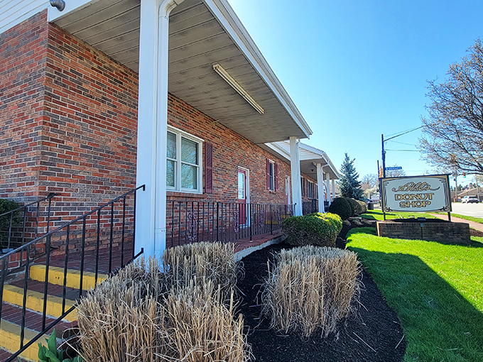 Midnight munchies? No problem! Bill's is the oasis for night owls and early birds alike.