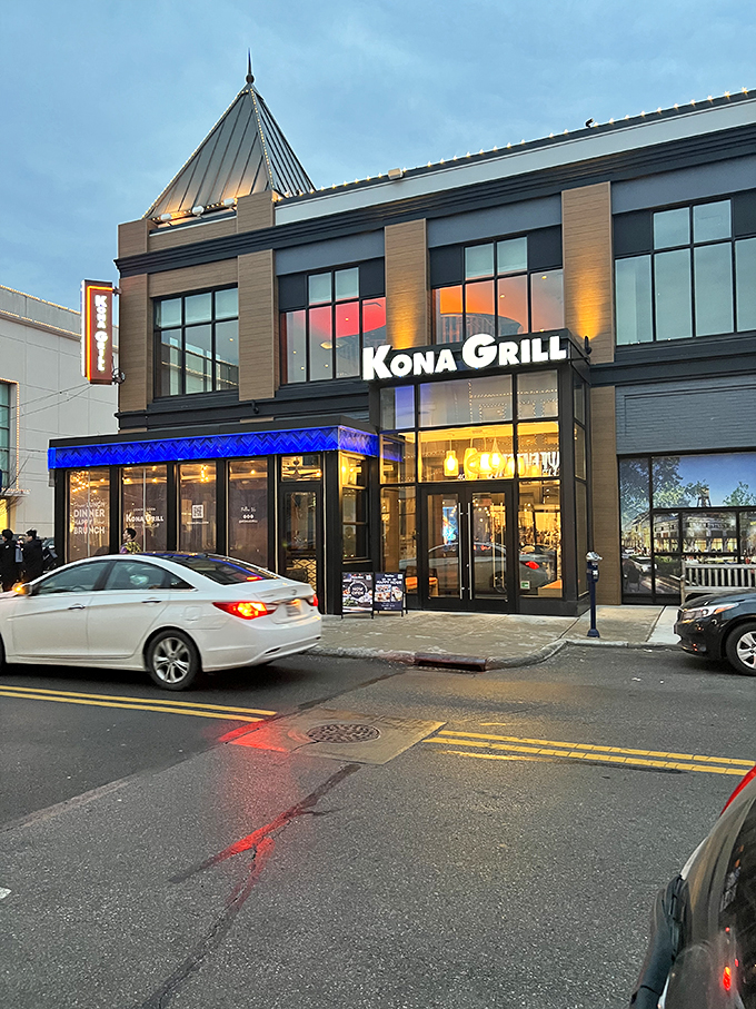 Take a detour to the tropics! Kona Grill is your island getaway in the heart of Columbus.