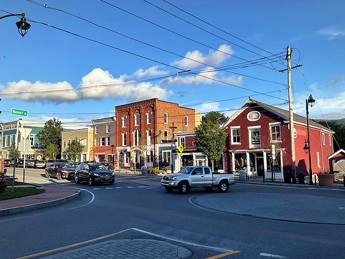 Cruise into Manchester: Where luxury and laid-back Vermont vibes coexist beautifully.