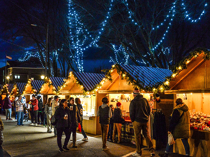European holiday, Midwest style! Ottawa's market is the perfect pit stop on your festive road trip.