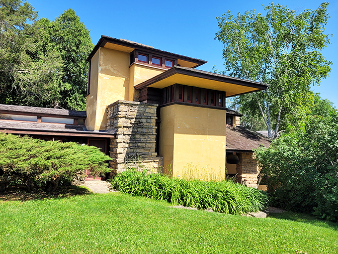 Architectural oasis: Let Wright's vision guide you to this harmonious haven in the hills.