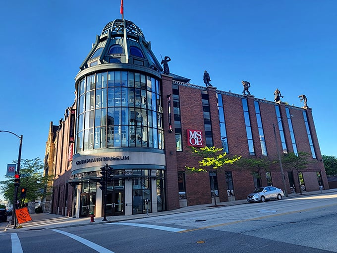 Work it, road trippers! This pit stop proves that even your 9-to-5 can be a masterpiece. Time to clock in to some culture!