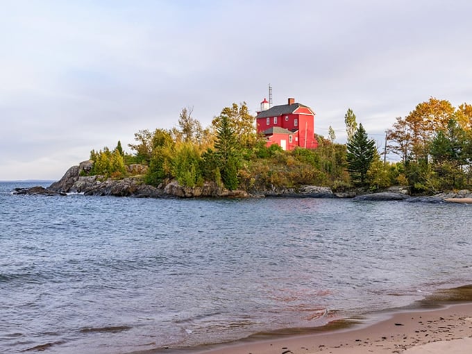 Therapist to the ships! This red-clad lighthouse has seen more comings and goings than a seaside psychologist &ndash; and it offers tours!