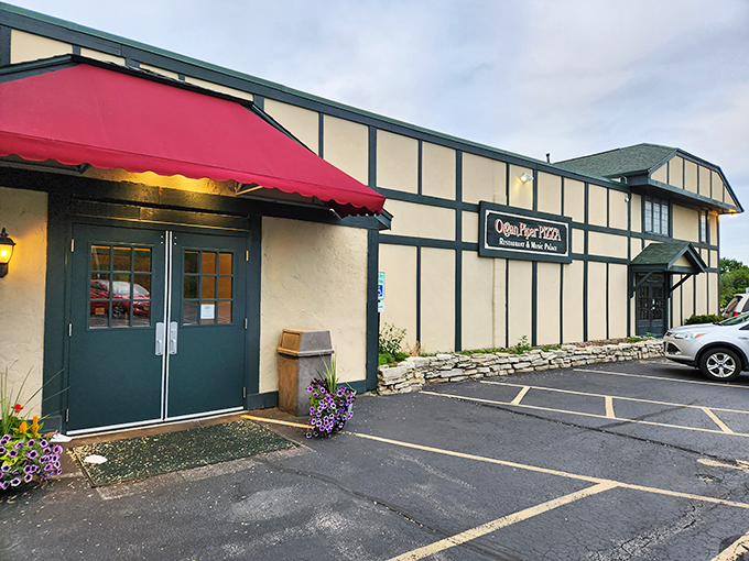 Take a detour into deliciousness. Organ Piper Pizza is music to your mouth and a treat for your ears.