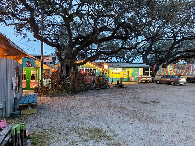 Part restaurant, part music venue, all Florida fun. Skipper's Smokehouse is the backyard barbecue you've always dreamed of.