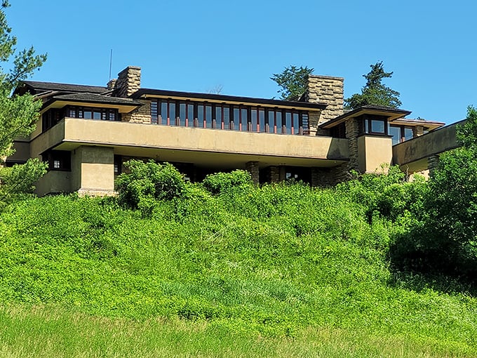 Road trip revelation: Discover Wright's masterpiece nestled in Wisconsin's scenic countryside.