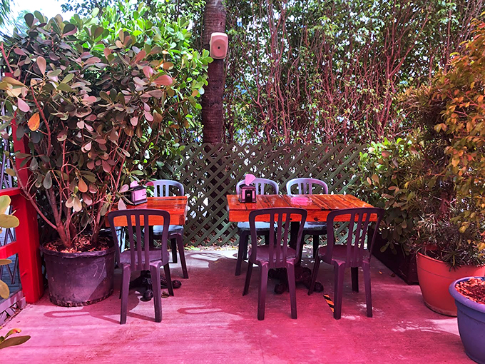 Garden of eatin'! This outdoor nook is perfect for those "I can't believe I'm not in a movie" moments. Pass the menu and the sunscreen, please!