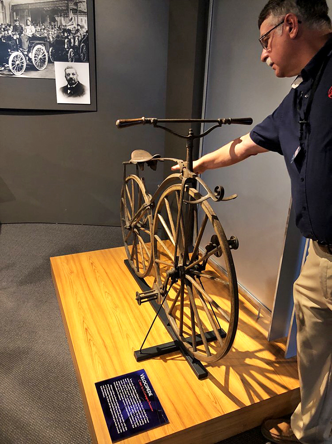 Two wheels of time-traveling fun! This vintage bicycle might not have a flux capacitor, but it'll still take you on a journey to the past.