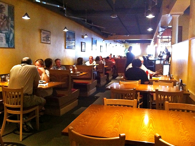 "Where everybody knows your name&hellip; and your favorite pizza topping." Mimmo's bustling dining room is the perfect spot for both solo pizza adventures and lively group feasts.
