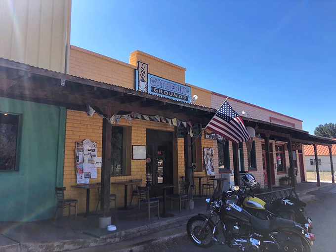 Al fresco feast! Nothing says "Arizona" quite like enjoying your meal under the big sky, with a side of small-town charm.