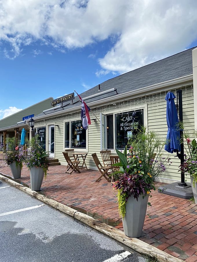 Al fresco dining, Vermont style. Where the air is crisp, the flowers are blooming, and the pastries are calling.