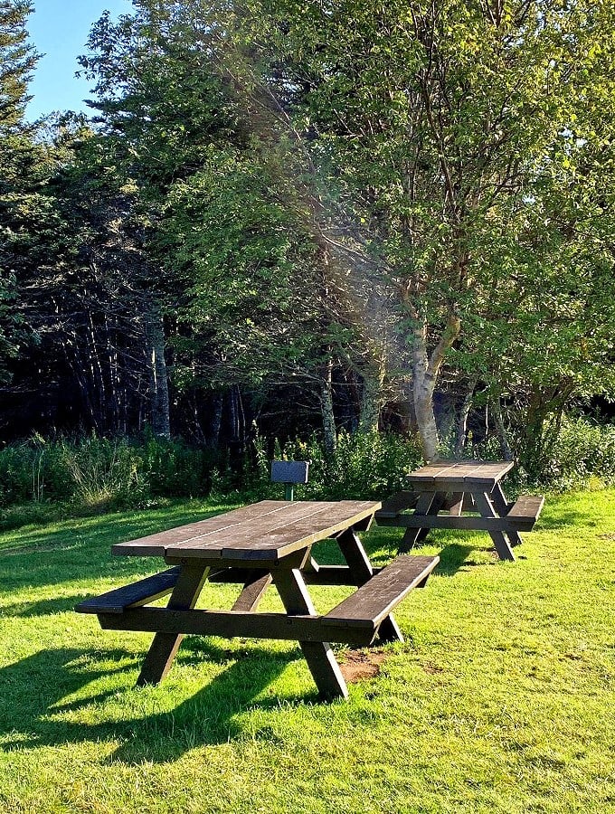 Picnic paradise found! These tables have front-row seats to nature's own dinner theater &ndash; bring your own popcorn.