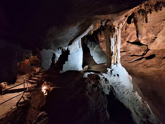 Nature's own mood lighting creates an atmosphere that even the fanciest restaurants can't match. Ambiance, anyone?