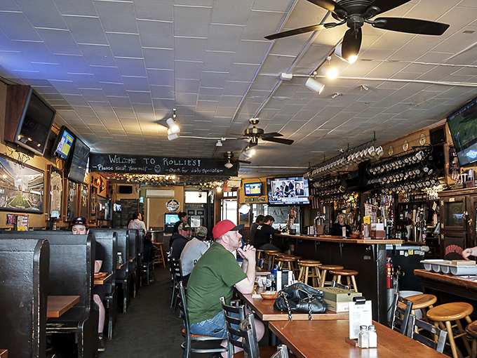 Sports fan's paradise! With more screens than Best Buy and enough memorabilia to fill a museum, Rollie's is a slam dunk for game day.