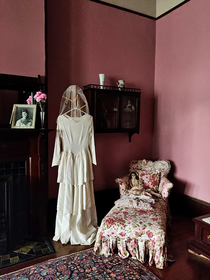 Something old, something new, something borrowed, something&hellip; haunted? This vintage dress display is giving me serious "Miss Havisham" vibes.