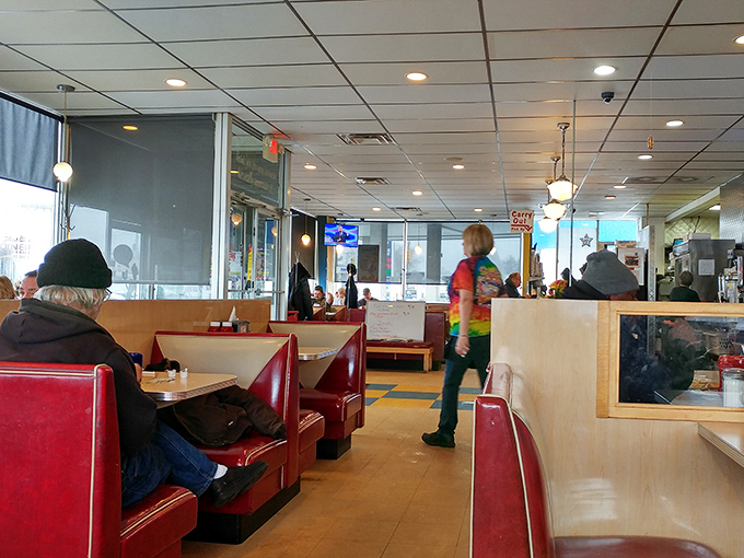 From the checkerboard floor to the bustling open kitchen, every corner of Starlite screams "classic American diner" louder than a short-order cook calling out orders.