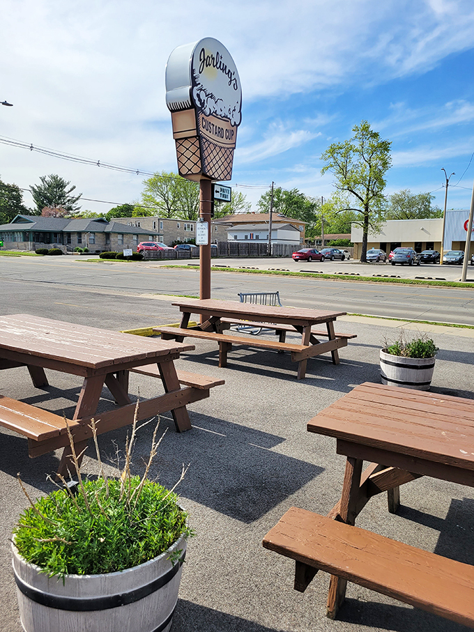 Al fresco flavor fiesta! These outdoor tables are like front-row seats to the best show in town &ndash; your own ice cream indulgence.