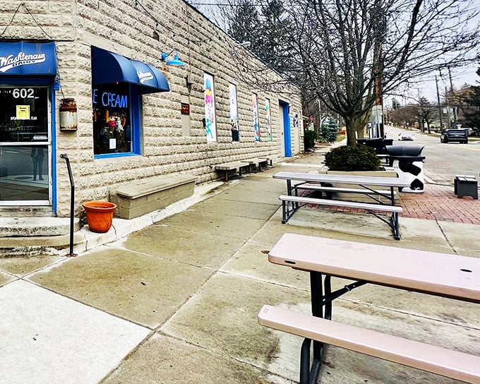 Al fresco ice cream enjoyment at its finest. These outdoor tables are where summer memories are made and shared.