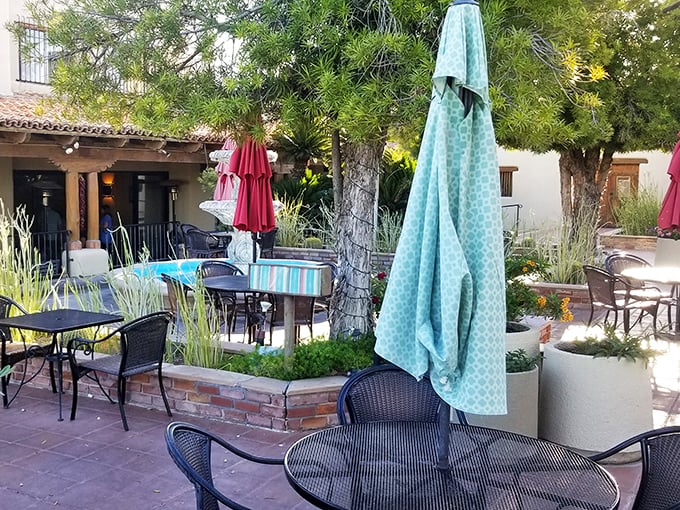 Al fresco fiesta! These outdoor tables are perfect for soaking up some vitamin D with your vitamin T(aco).