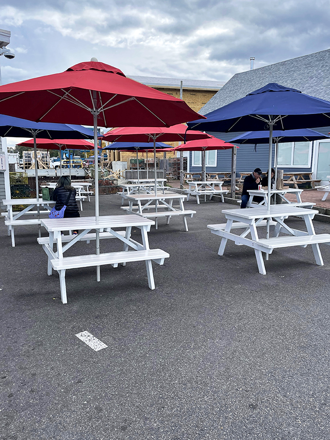 Dine al fresco under a rainbow of umbrellas. It's like a Parisian caf&eacute;, if Paris were famous for lobster instead of croissants.