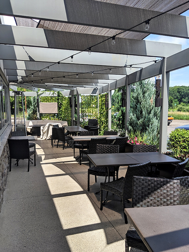 Alfresco pizza paradise! Klavon's patio is an oasis of outdoor dining delight. String lights twinkle overhead like stars, guiding you to your next slice of heaven.