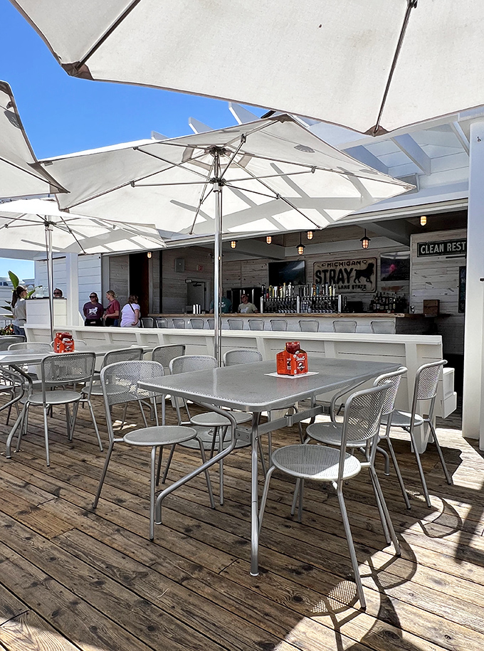 Sunshine, lake breezes, and the promise of good eats &ndash; this rooftop is basically heaven, but with better cocktails.