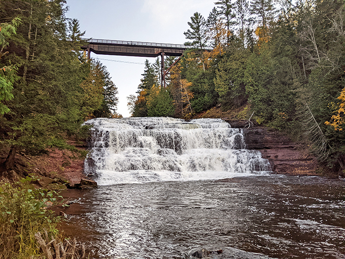 Road trip dessert stop! Agate Falls serves up a multi-tiered feast for the eyes. No calories, all thrills!