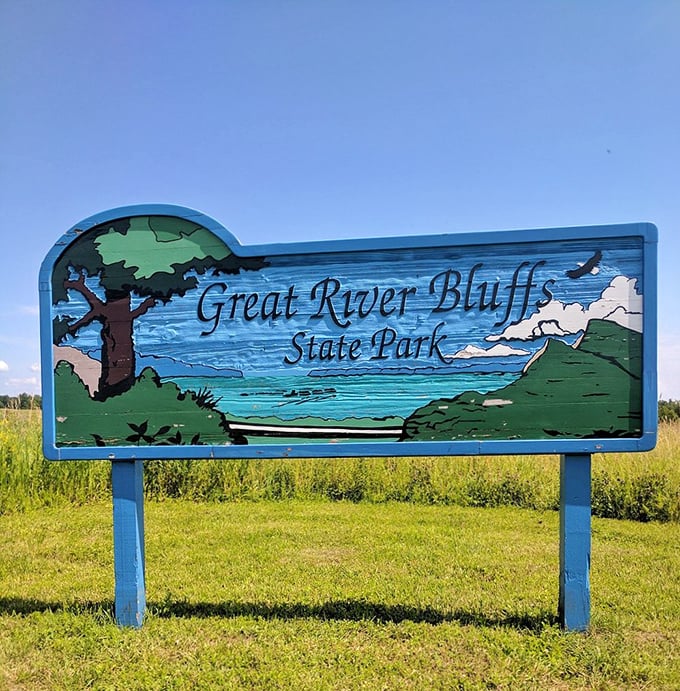 The ultimate scenic overlook: Park atop the bluffs for a bird's-eye view of the Mighty Mississippi.