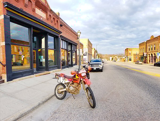 Henderson: Where the Minnesota River Valley shows off its best side. This street's got more charm than a vintage charm bracelet!