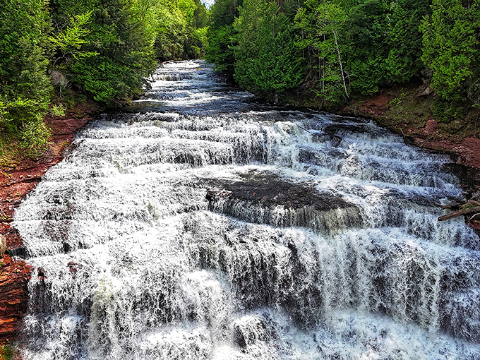 Forget the GPS, follow the sound of tumbling water to Agate Falls. Your road trip just leveled up!