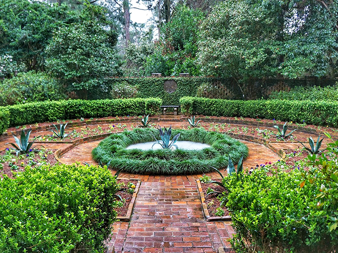 Flower beds fit for royalty. This manicured marvel is so posh, you'll feel underdressed without a fancy hat and gloves.