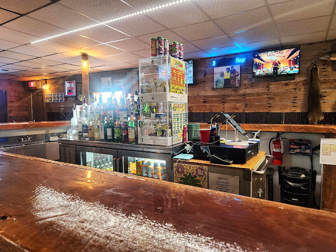 Where everybody knows your name &ndash; or will by the time you leave. This cozy bar is the heart of Big Winnie's social scene.