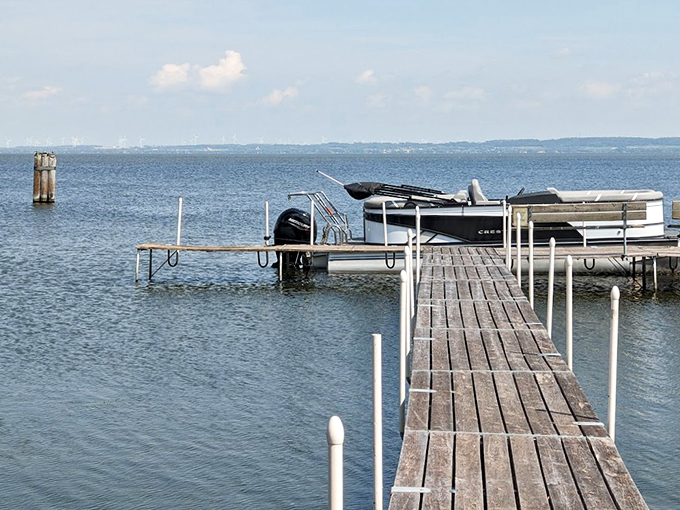 Lake views that'll make you want to quit your day job and become a full-time lounger. Warning: may induce extreme relaxation.