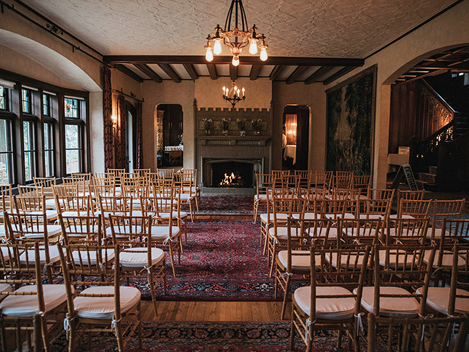 "I do" with a view! This room has hosted more happy endings than a rom-com marathon. Love is in the air... and the architecture.