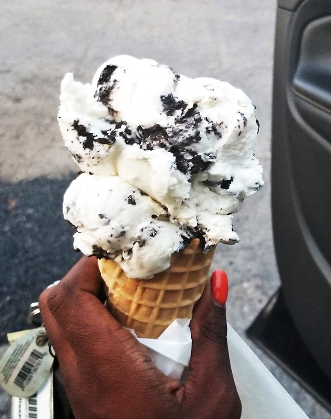 Cookies and cream, oh my dream! This classic flavor gets a gourmet twist at Vicky's, with chunks so big they're practically cookie islands.