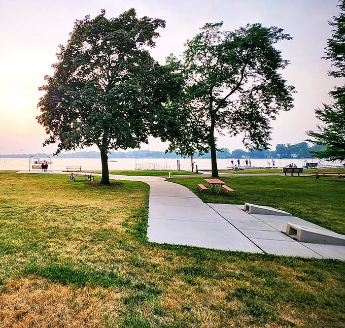 Nature's front row seats: These picnic tables offer the best views in town. Dinner and a show, courtesy of Mother Nature herself.