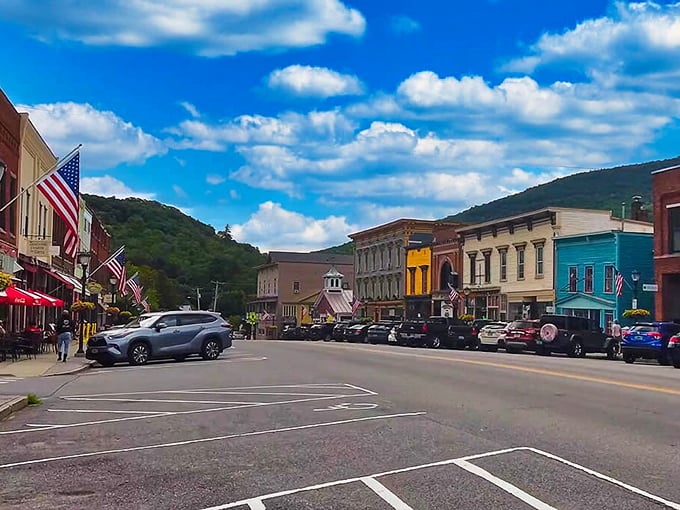 Cruise into Bristol: Where every turn reveals another postcard-worthy view.