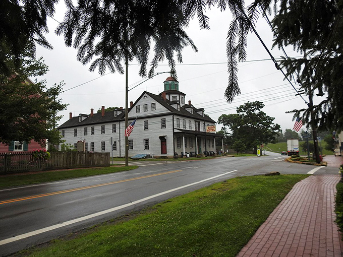Zoar's historic buildings: Where the 19th century is always in fashion. Time travel never looked so good – or so well-maintained!