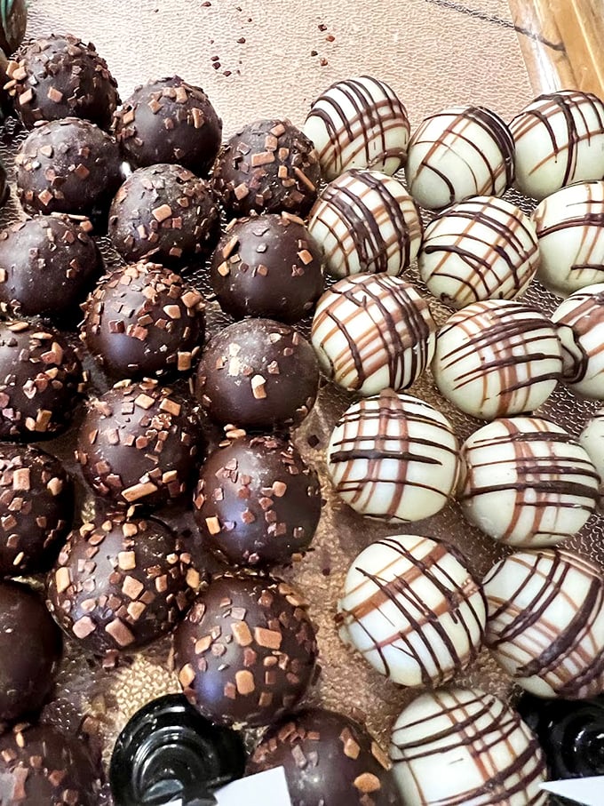 Chocolate truffles or edible jewelry? These bite-sized beauties look like they could be worn to the Oscars&hellip; if they last that long.