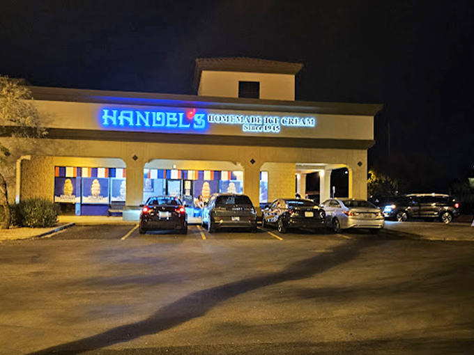 When the sun goes down, the ice cream comes out! Handel's after dark is like a lighthouse for dessert lovers.
