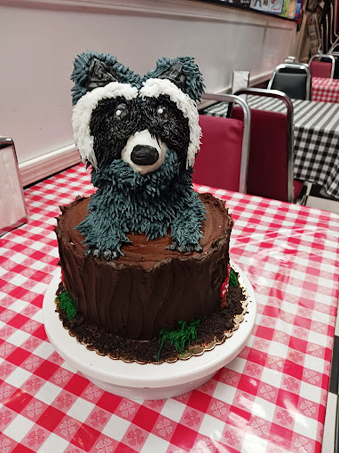 Who knew raccoons could be so sweet? This cake brings new meaning to 'trash panda', turning the mischievous critter into a delectable masterpiece.