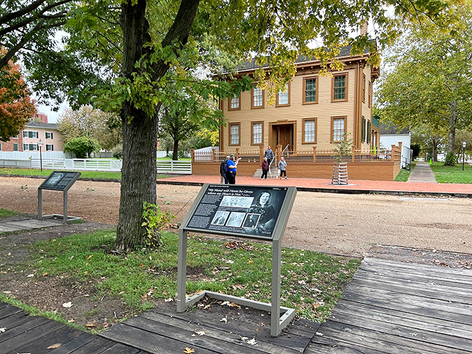 "And here's where Lincoln practiced his 'Four score' speech..." Tour guides spinning yarns that would make Abe proud.