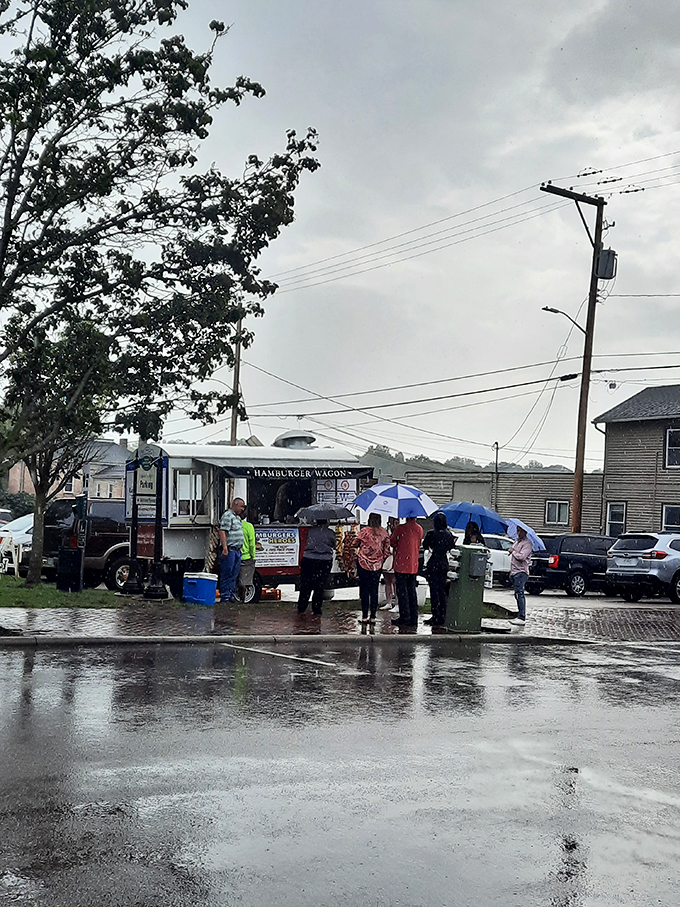 Neither rain, nor sleet, nor dark of night shall stay these burger enthusiasts from their appointed rounds of deliciousness!