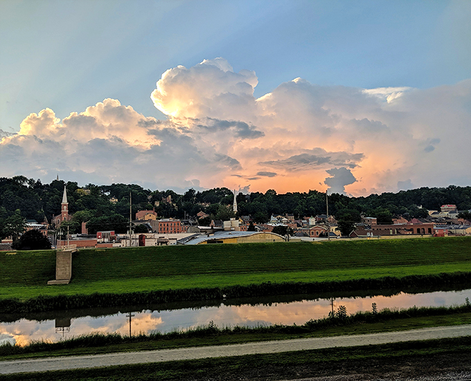 Small town, big sky energy. This view of Galena is serving up more charm than a bracelet factory.