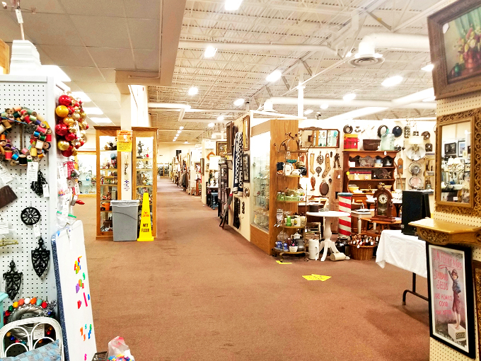 Aisle be there for you! These wide walkways are your yellow brick road to vintage nirvana, where every turn reveals a new wonder.