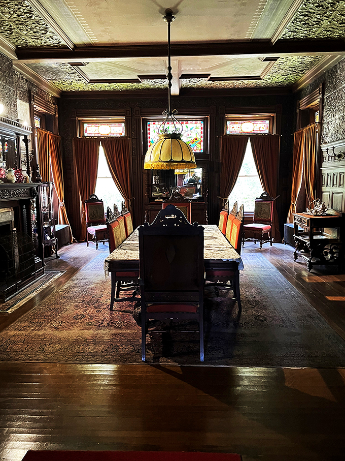 Dinner is served&hellip; with a side of time travel. This dining room looks ready for a Victorian feast &ndash; corsets optional, appetite required!